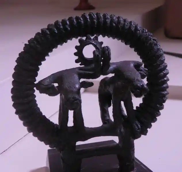 Early bronze ages objects, solar disc between two oxes
